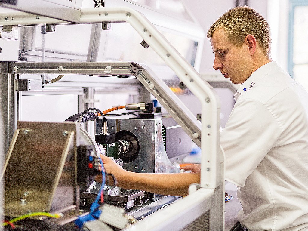 Dual-powertrain test stand acceptance testing by imc imc Test ...